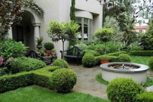 35 Beautiful Landscaping Ideas, Elegant Geometry in Classic Garden Designs
