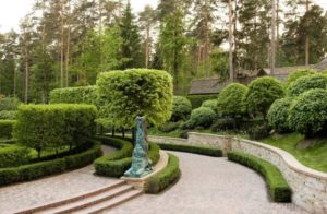 35 Beautiful Landscaping Ideas, Elegant Geometry in Classic Garden Designs