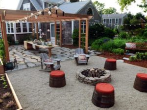 50 White and Red Summer Decorating Ideas to Brighten up Outdoor Seating ...