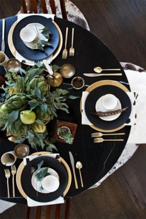 Golden Accents for Dazzling Thanksgiving Table Decoration