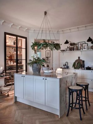 Inspiring Winter Holiday Decor Ideas in Elegant Scandinavian Style