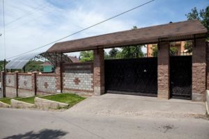 How to Add Interest to Block Wall Designs, 55 Creative Wall Building Ideas