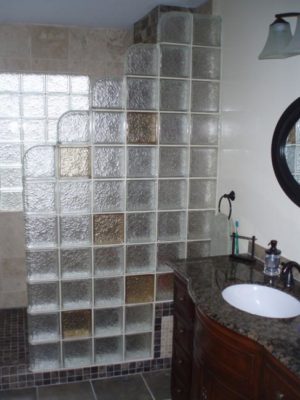 Unique Shower Designs Bringing Glass Blocks into Modern Bathrooms