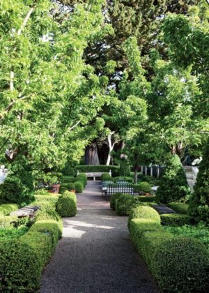 How to Keep Beautiful Gardens Neat, 55 Landscaping Ideas to Inspire
