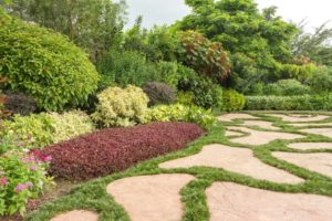 How to Keep Beautiful Gardens Neat, 55 Landscaping Ideas to Inspire
