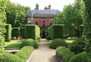 How to Keep Beautiful Gardens Neat, 55 Landscaping Ideas to Inspire