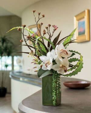 Beautiful Flower Arrangements and Spring Home Decorating Ideas