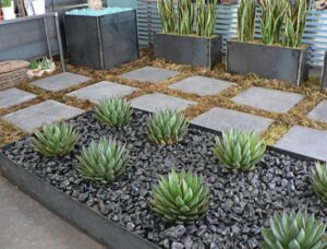 Yard Landscaping with Black Rocks, Popular Stone Types for Modern ...