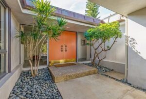 Yard Landscaping with Black Rocks, Popular Stone Types for Modern ...