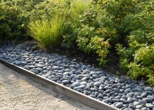 Yard Landscaping with Black Rocks, Popular Stone Types for Modern ...