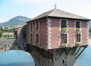 Unique House Designs, 55 Distinctive Architectural Creations