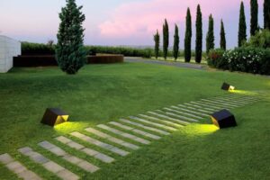 Yard Landscaping with Beautiful Outdoor Lights, Lighting Design Ideas