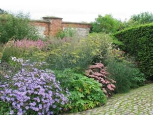 Elegant Simplicity of Classy English Garden Design with Contemporary Twists