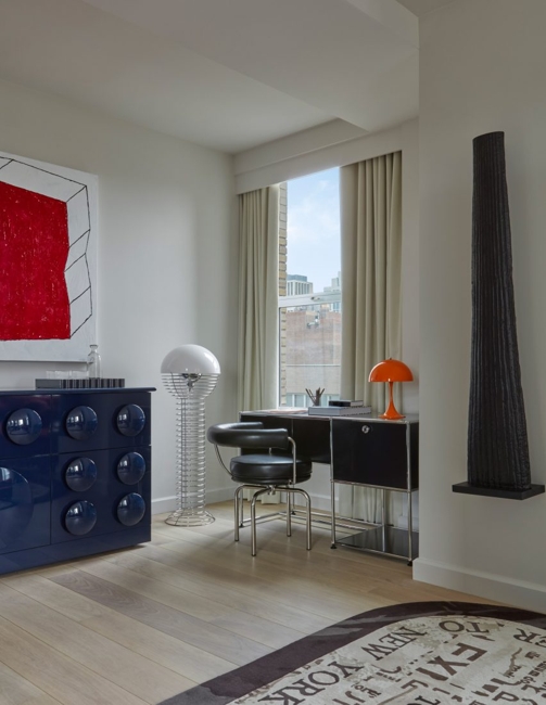 Modern Interior Design and Decor Spiced with Original Artworks and Bold ...