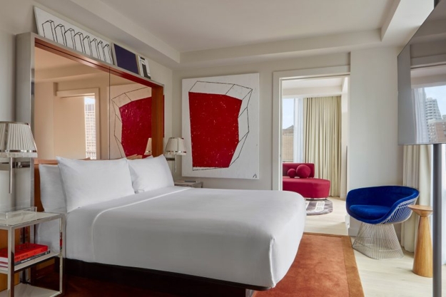 Modern Interior Design and Decor Spiced with Original Artworks and Bold ...